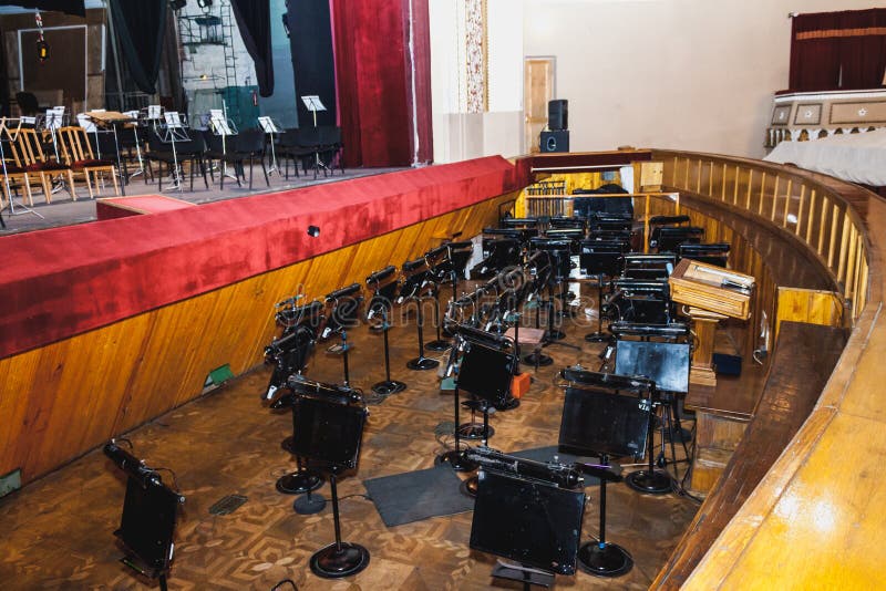 Orkiestry jama w teatrze zdjęcie stock. Obraz złożonej z koncert ...