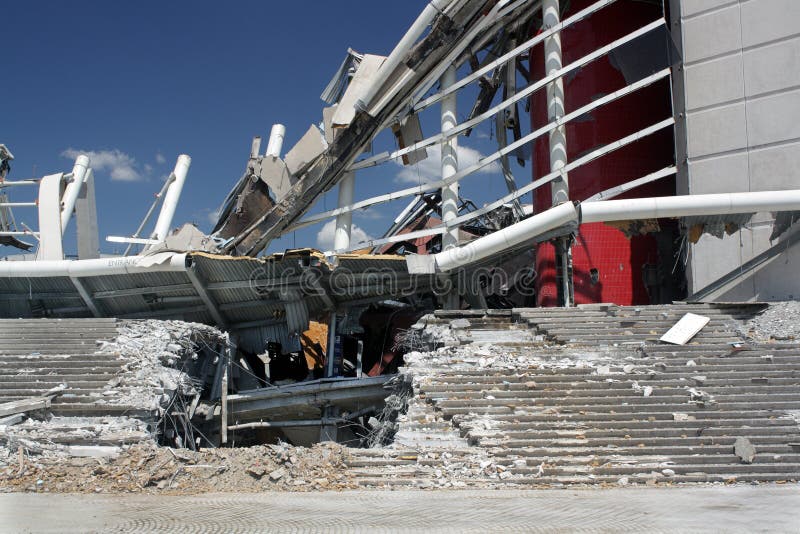 Orlando Amway Arena Demolition (2) Editorial Stock Image - Image of ...