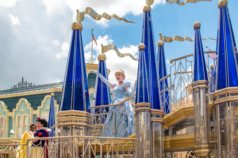 Cinderella on Beautiful Parade Float at Magic Kingdom 463 Editorial ...