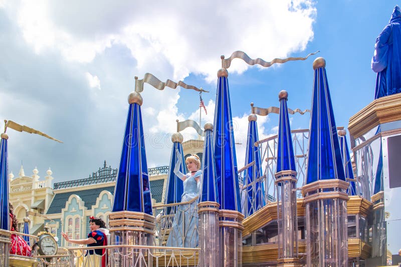 Cinderella on Beautiful Parade Float at Magic Kingdom 465 Editorial ...