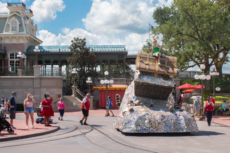 Tinker Bell on Beautiful Parade Float at Magic Kingdom 380 Editorial ...