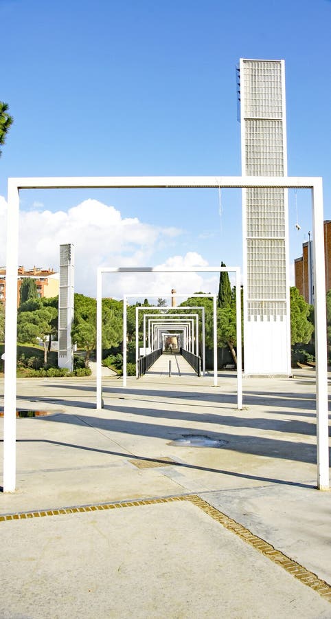 Ornamental Structures in Parallel and with Perspective in El Clot Park ...