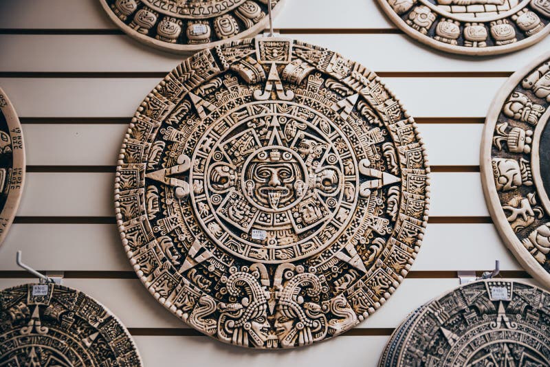 Ornamento Mexicano Del Disco Azteca De Dios Del Sol Imagen de archivo ...