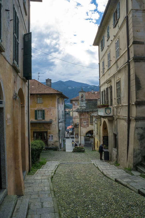 Orta san giulio editorial stock photo. Image of building - 88848893