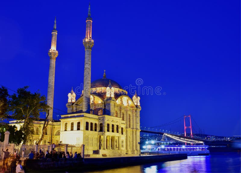 Ortakoy Mosque editorial stock image. Image of tourism - 76325284