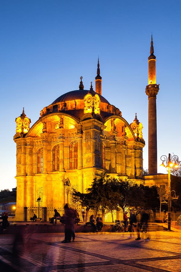 Ortakoy Mosque at night editorial photography. Image of minaret - 72064007