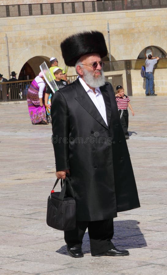 Ein Orthodoxer Jude in Shtreimel Bei Der Klagemauer, Bei Der Klagemauer ...