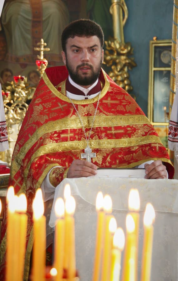 Orthodoxe priester in kerk redactionele stock foto. Image of priester ...