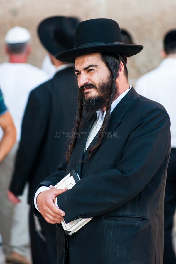 Ein Orthodoxer Jude in Shtreimel Bei Der Klagemauer, Bei Der Klagemauer ...