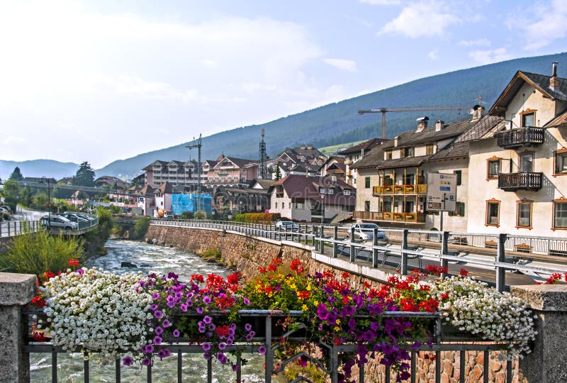 Ortisei in Val Gardena (Italien) Redaktionelles Stockbild - Bild von ...