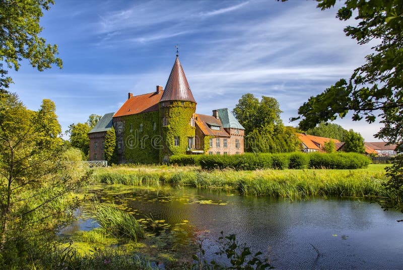 Vallgrav Stock Foton , bilder och fotografi - Ladda ner 22,390 foton
