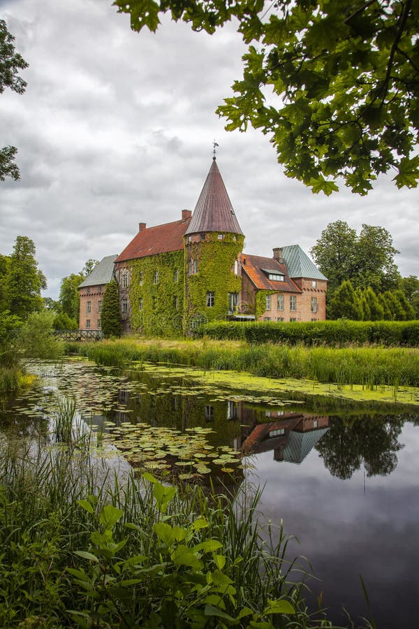 Ellinge slott arkivfoto. Bild av vallgrav, härlig, fäste - 59090340