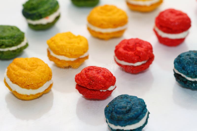 Os Bolos Franceses Da Amêndoa Imagem de Stock - Imagem de vermelho ...