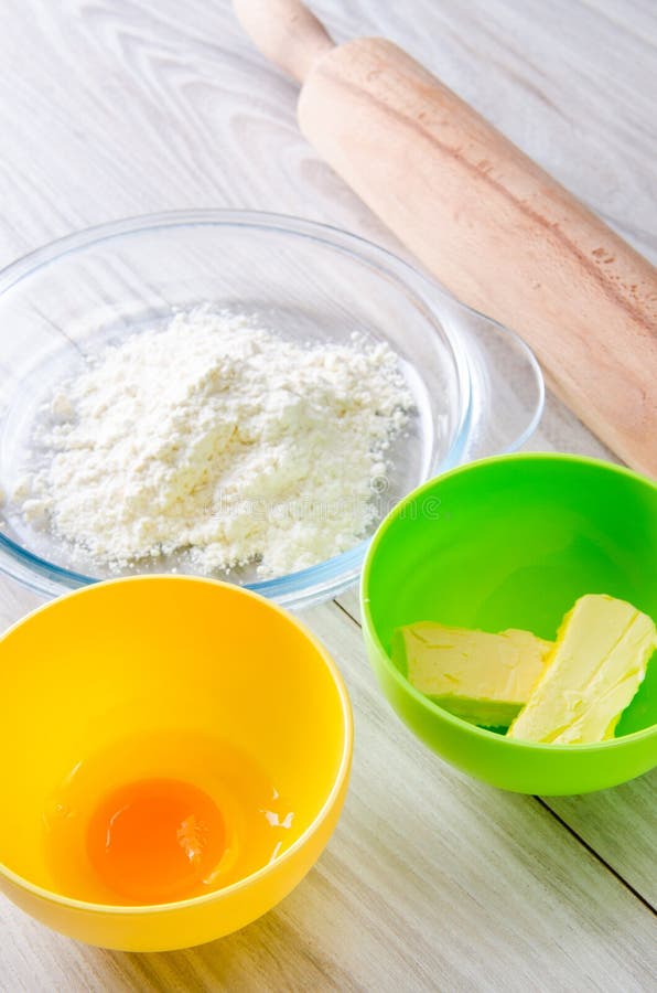 Os Ingredientes Prontos Para Cookies De Cozimento Imagem de Stock ...