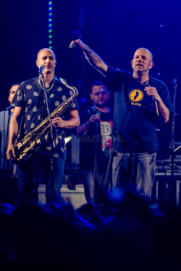 Os Membros Da Faixa Hadag Nahash Executam Fotografia Editorial - Imagem ...