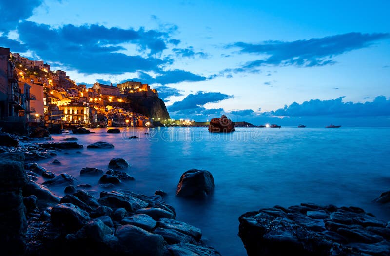 Oscila scilla. foto de archivo. Imagen de resplandor - 28371704