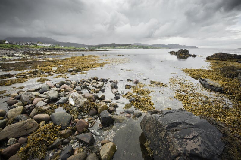 Oscille le paysage marin image stock. Image du océan, roche - 9745083