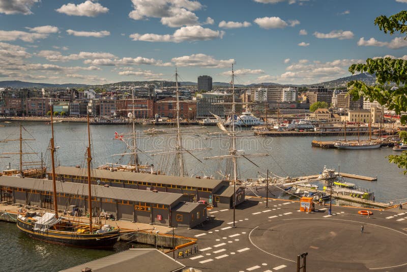 Oslo Harbour editorial stock photo. Image of operahouse - 89793598