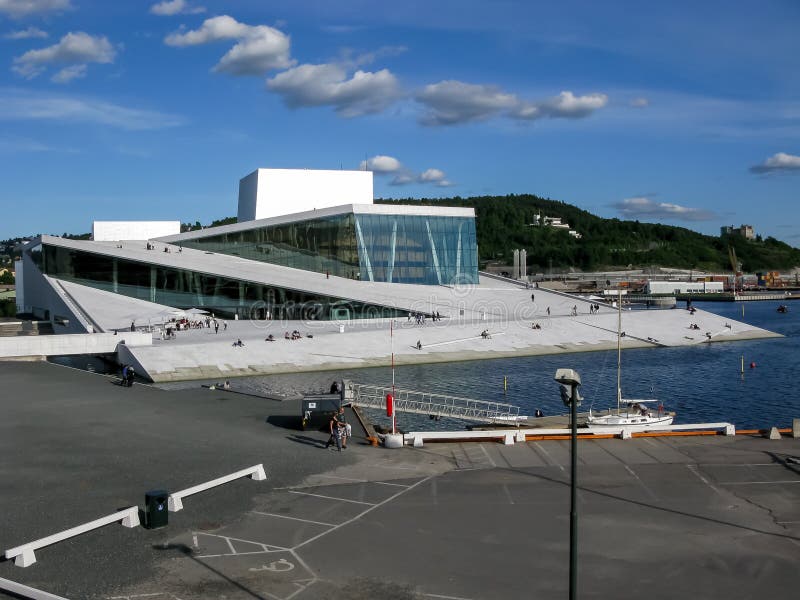 Operahuset i Oslo, Norge redaktionell arkivbild. Bild av destination ...