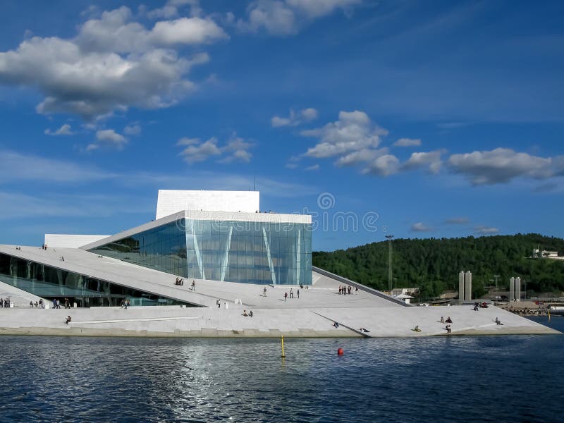 Hus Oslo-Oper in Norwegen redaktionelles stockfoto. Bild von haus ...