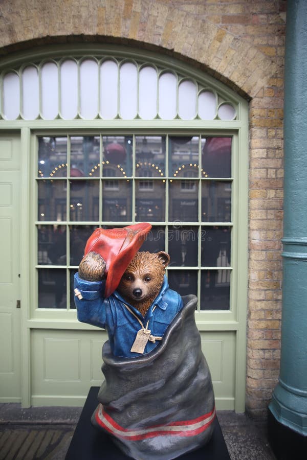 El Oso Paddington En Londres Cerca Del Banco De Inglaterra Fotografía ...