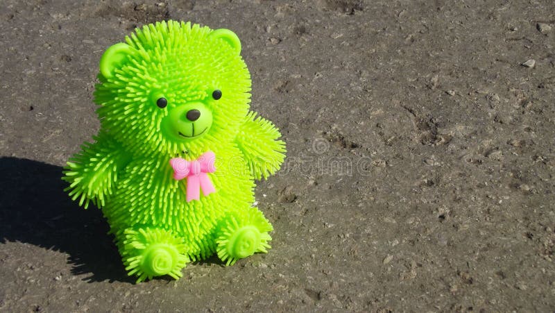Oso verde del peluche imagen de archivo. Imagen de camino - 123910761