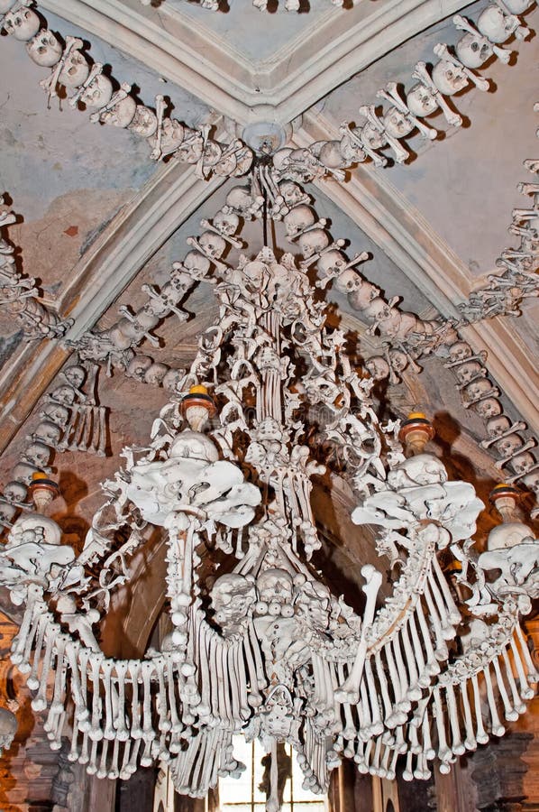 Ossuarium stock foto. Afbeelding bestaande uit kroon - 20899590