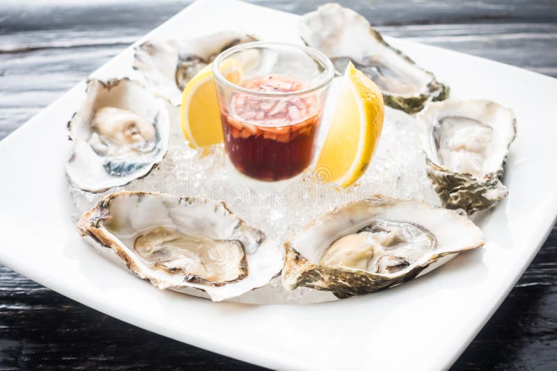 Ostra foto de archivo. Imagen de delicatessen, fondo - 78291372