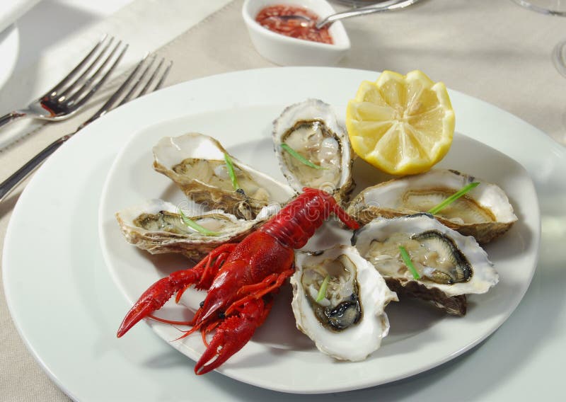 Ostra com caviar foto de stock. Imagem de sexual, gourmet - 17903794