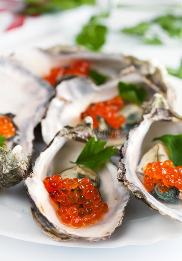 Ostriche e caviale immagine stock. Immagine di crostacei - 17319099