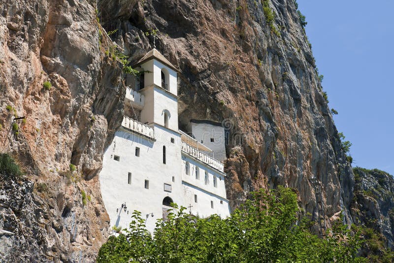 Ostrog Kloster stockfoto. Bild von orthodox, felsen, grenzstein - 13000628