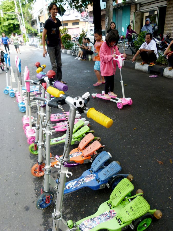 Otopet fotografia editorial. Imagem de jogo, ruas, java - 64565247