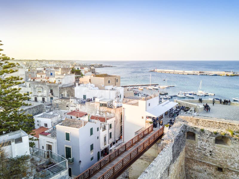 Otranto Mit Aragonese-Schloss, Apulien, Italien Redaktionelles ...