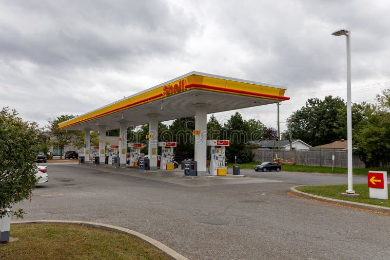 Shell Gas Station in Ottawa, Canada Editorial Photo - Image of shop ...