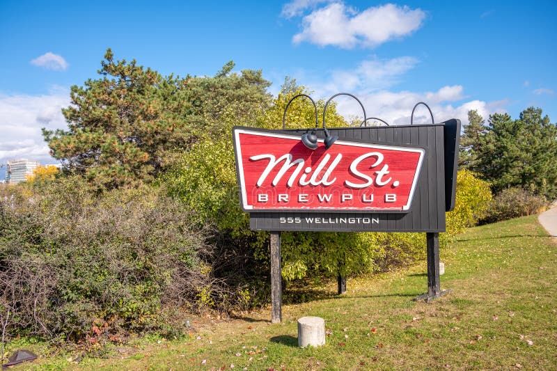 Mill Street Brew Pub in Fall Along the Ottawa River Editorial Photo ...