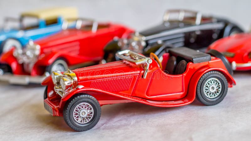 Oud Rood Automodel Replica Van Uitstekende Auto Inbaar Speelgoed Stock ...