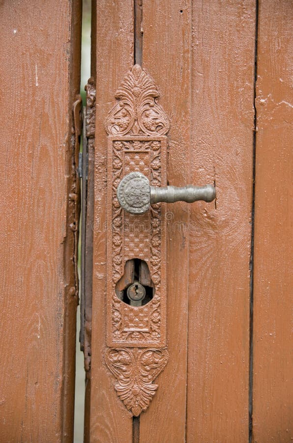 Bruine Doos Met Slot En Sleutel Stock Afbeelding - Image of opslag ...