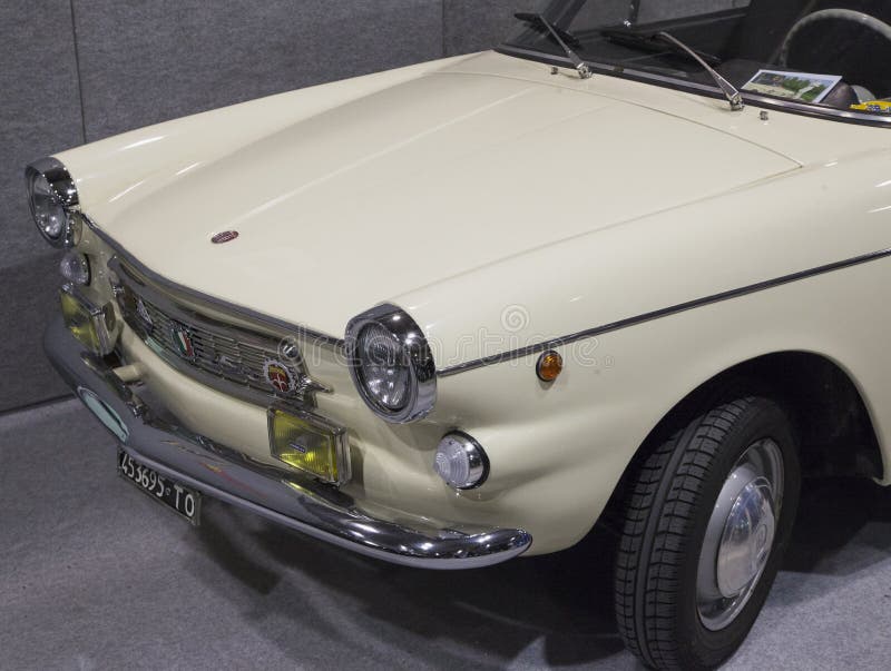 Oud Fiat-model redactionele foto. Image of automobiel - 68969886