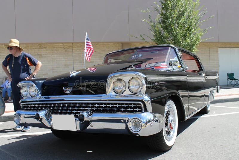 Oud Ford Car Bij De Auto Toont Redactionele Stock Foto - Image of ...