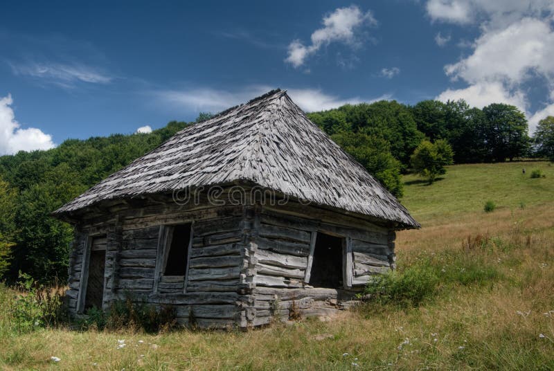 Oud huis stock afbeelding. Image of vervallen, huis, nave - 11055815