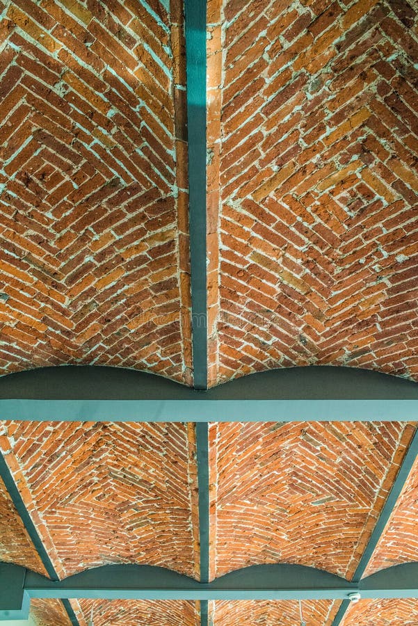 Tongewelf in pleister stock foto. Image of vloer, optillen - 9677164