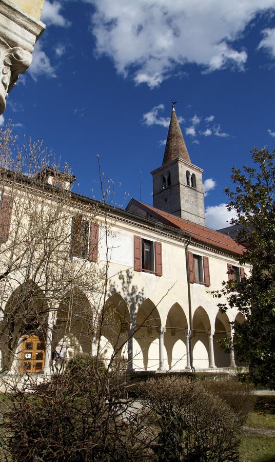 Oud klooster stock afbeelding. Image of klooster, gehandhaafd - 30292367