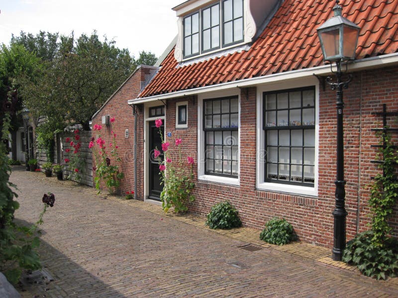 Oud Nederlands dorp stock afbeelding. Image of post, nederlands - 10111423