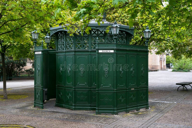 Oud Openbaar Toilet in Gendarmenmarkt Redactionele Fotografie - Image ...