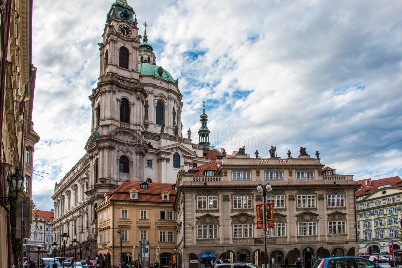 Oud Praag - Mooie Barokke Kerk Redactionele Foto - Image of gebouwen ...