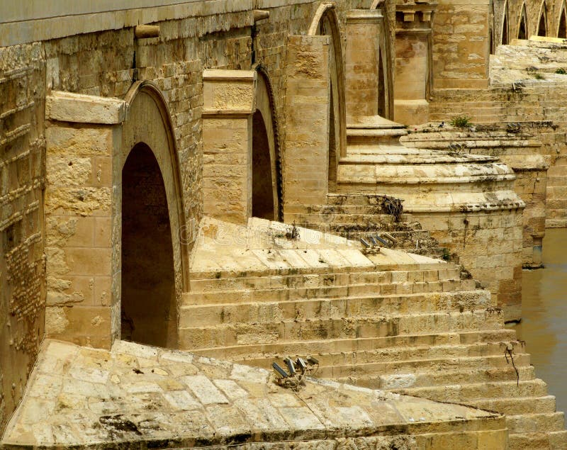 Oud Roman Stone Bridge stock foto. Image of romein, openlucht - 37484236