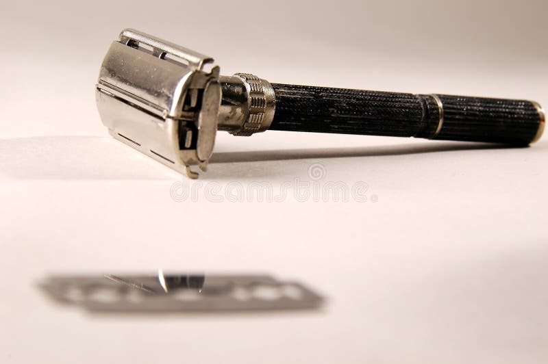 Oude, Gebruikte Scheermes En Mesje Stock Afbeelding - Image of ...