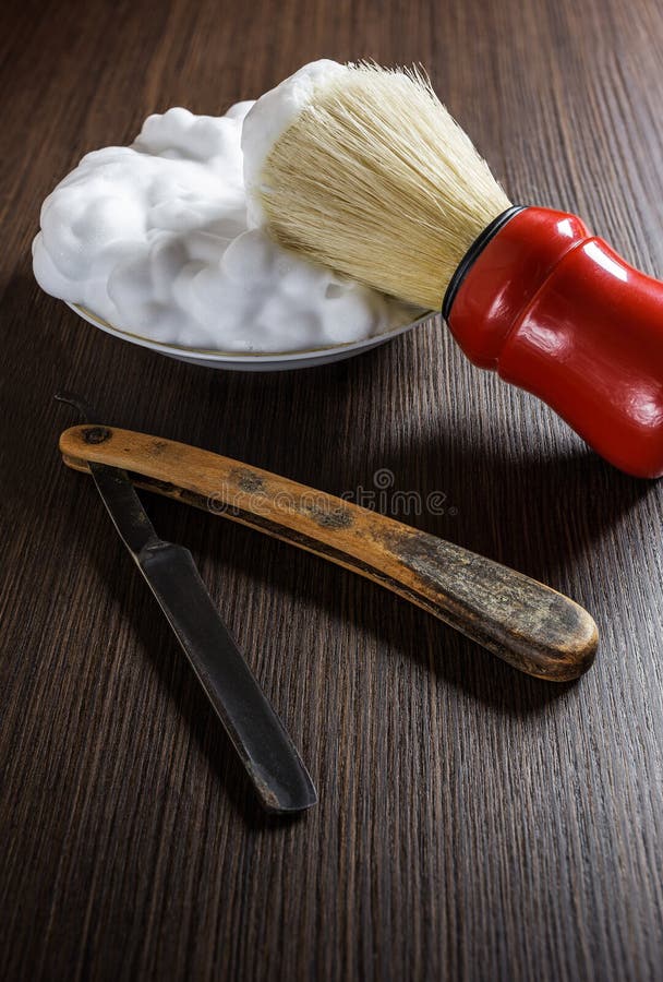 Oud Scheermes Met Het Scheren Van Borstel En Schuim Stock Afbeelding ...