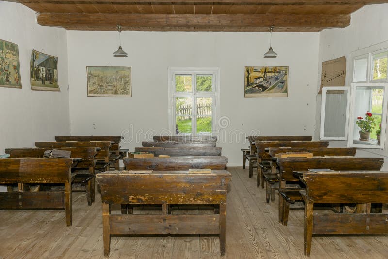 Oud schoolmuseum redactionele afbeelding. Image of tablet - 76810930