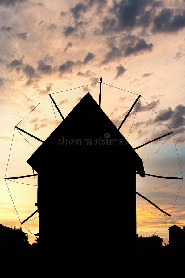 Oud Silhouet Voor De Windmolen in De Essebar Stock Foto - Image of ...